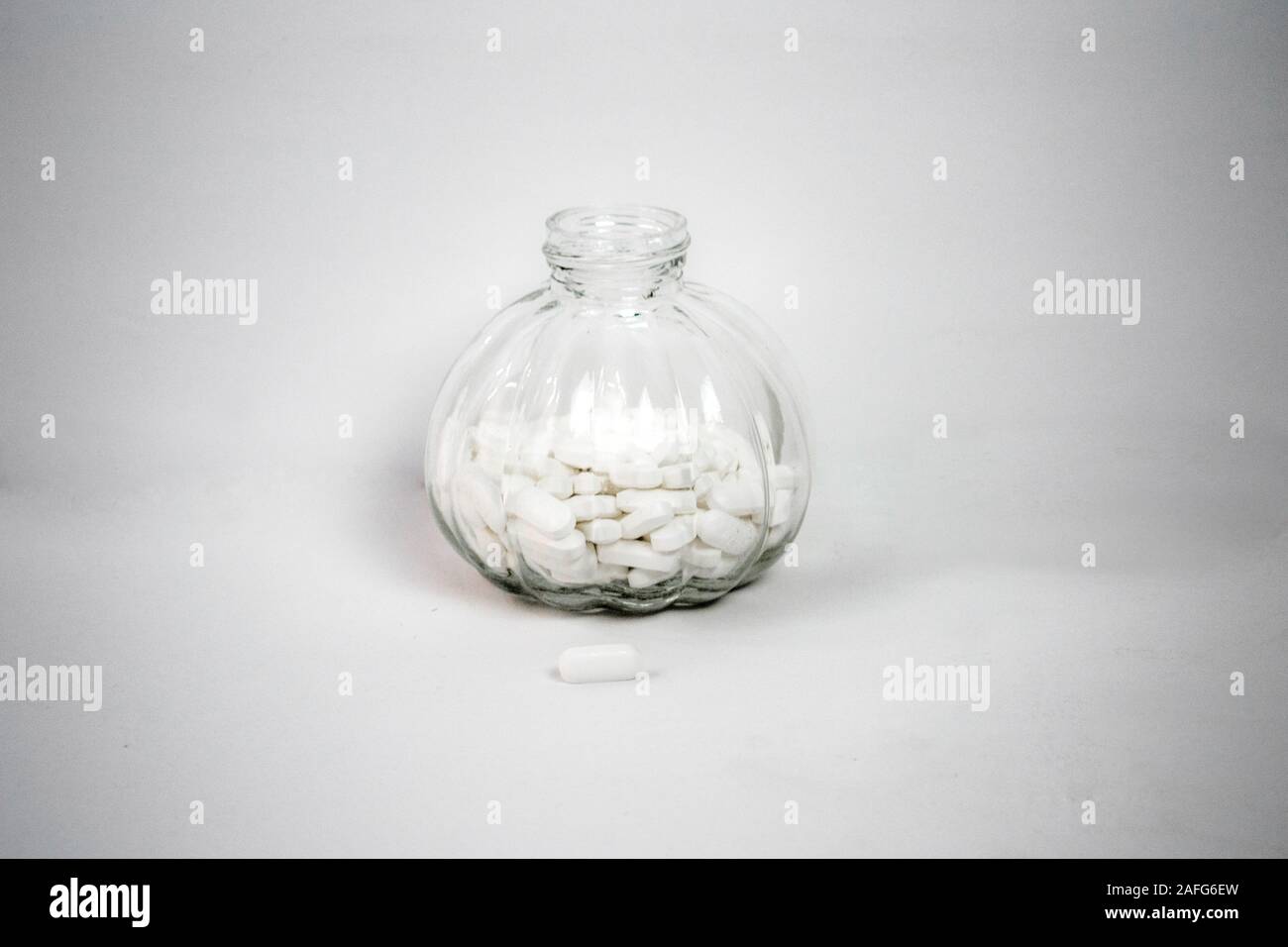 Medication jar hi-res stock photography and images - Alamy