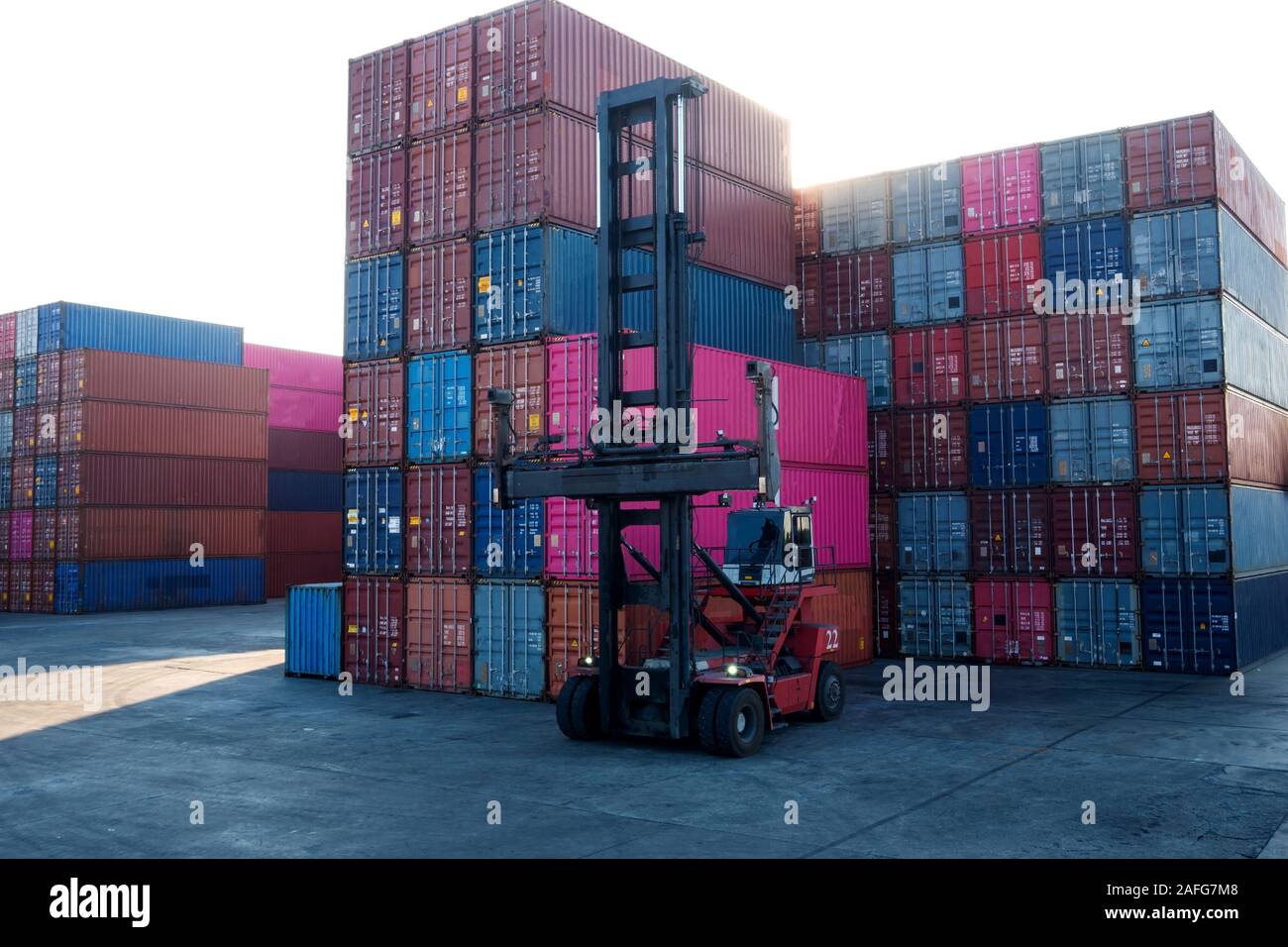 Container loading and unloading equipment in the harbor Import and ...