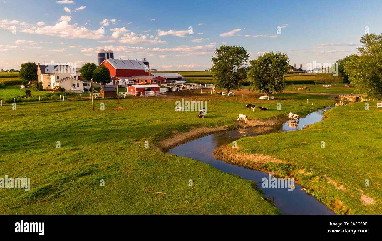 Traditional American farm, Pennsylvania countryside from the air ...