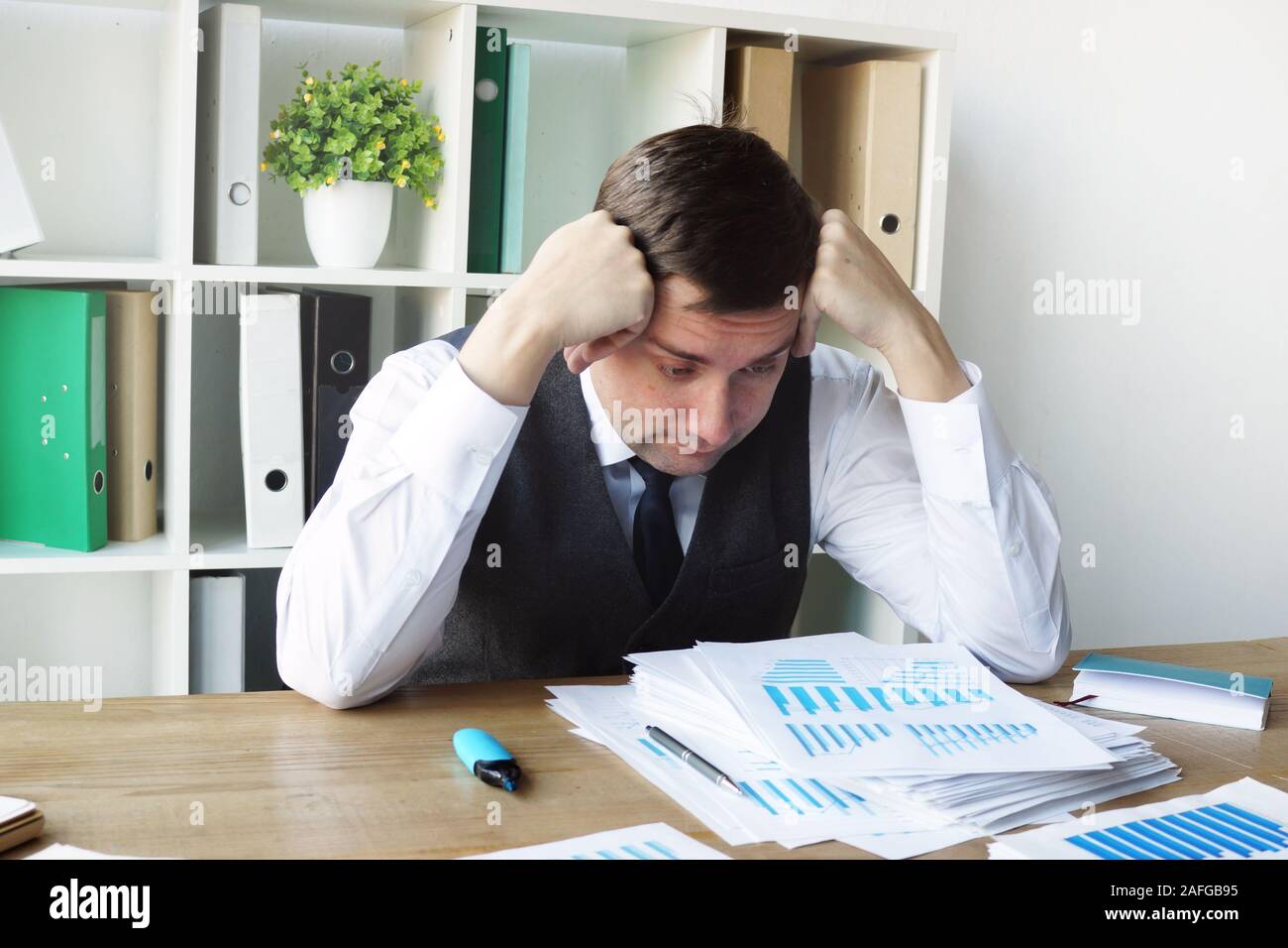 Sad worker office hi-res stock photography and images - Alamy