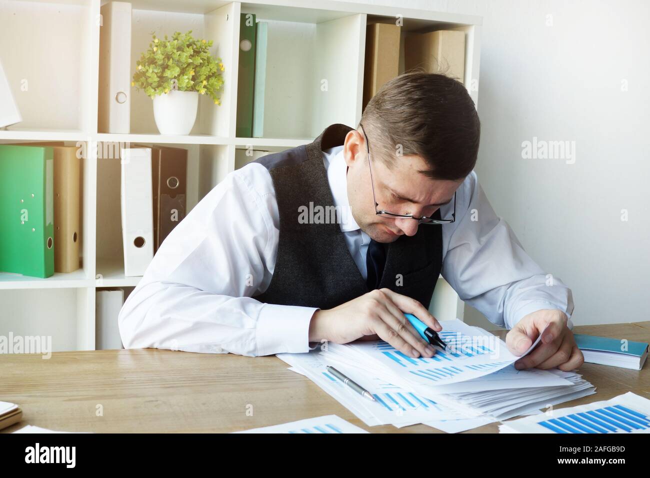 Accountant report hi-res stock photography and images - Alamy