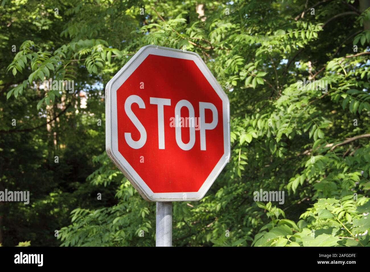 Car halt traffic signal hi-res stock photography and images - Alamy