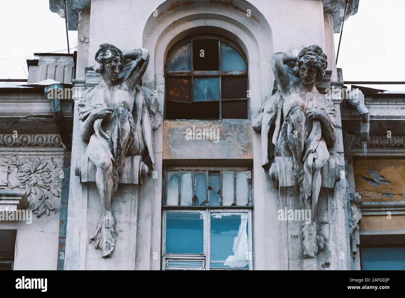 two statues adorn the facade of an old house Stock Photo - Alamy