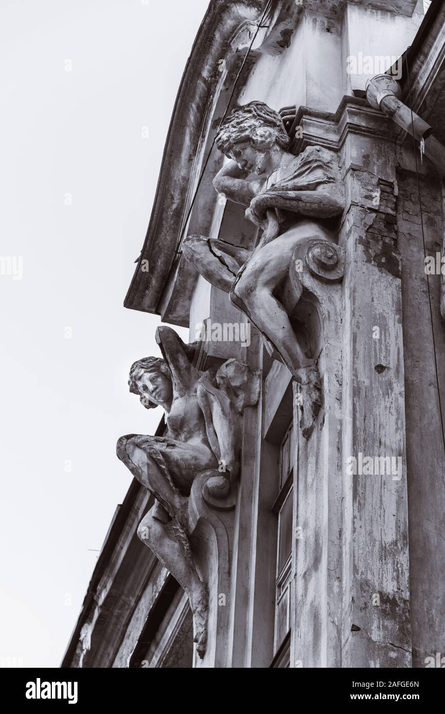 Biton statue hi-res stock photography and images - Alamy