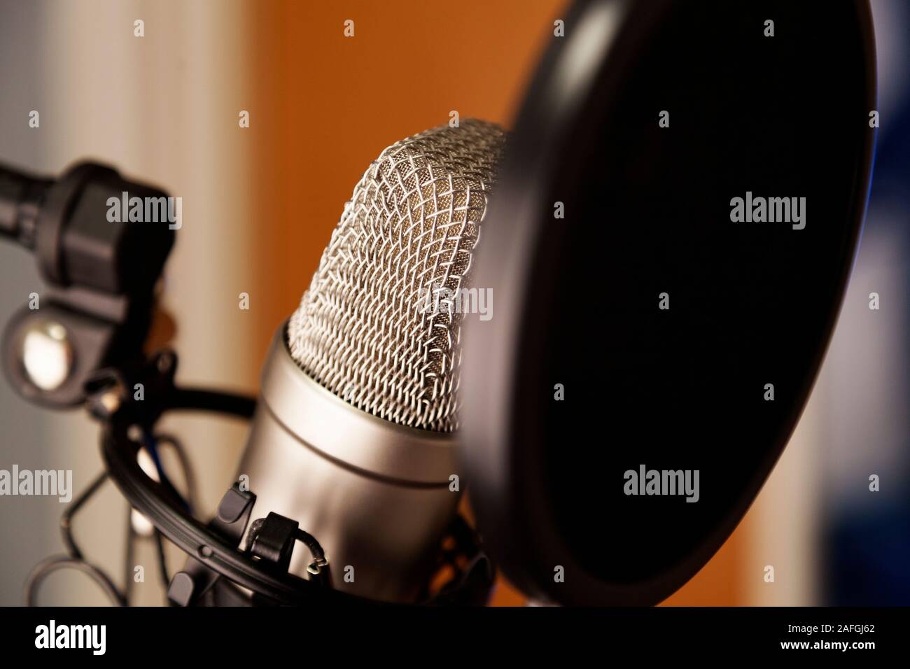 Studio microphone filter headphones hi-res stock photography and images ...