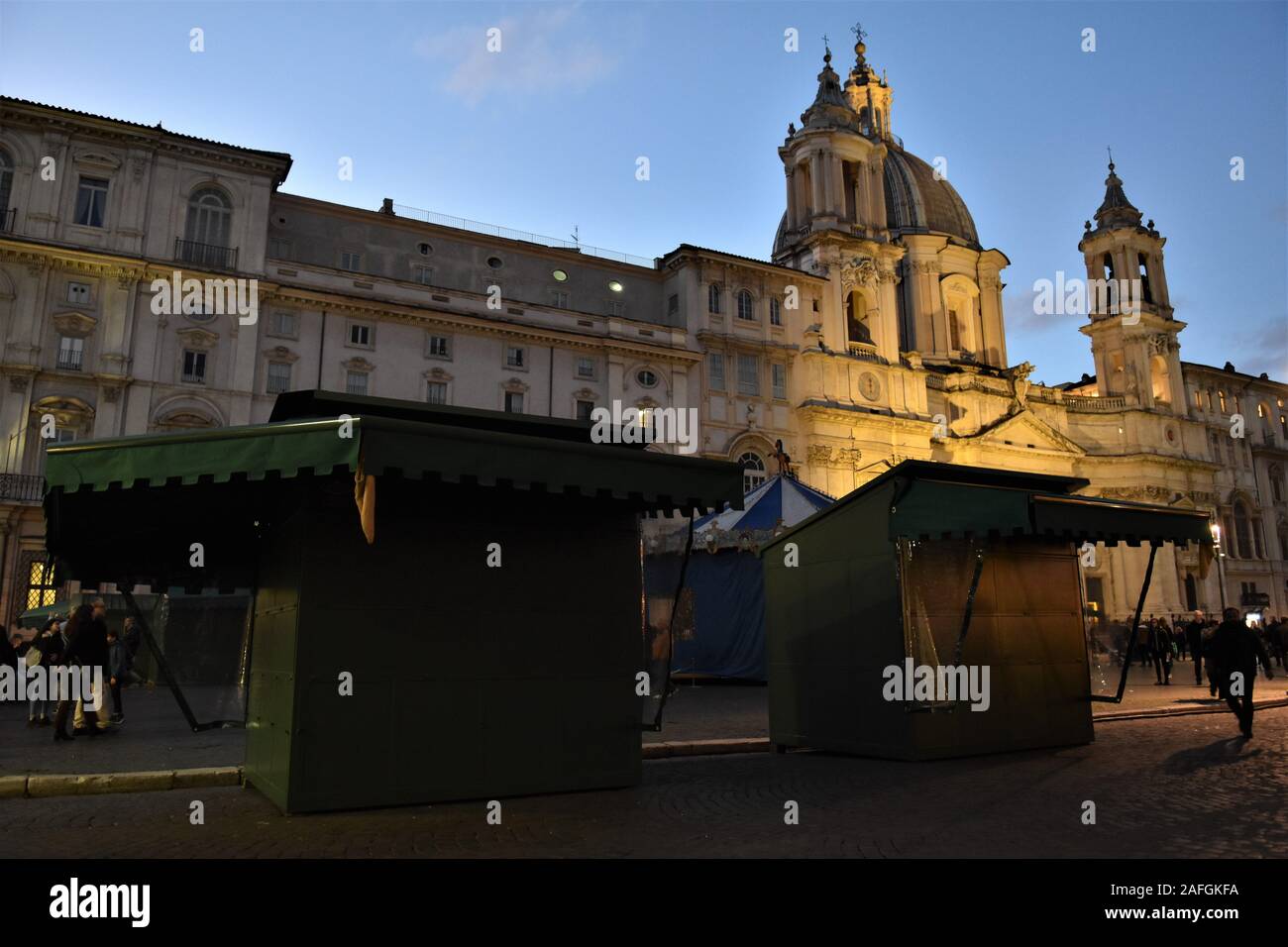 SQUARE NAVONA.CHRISTMAS MARKET STALLS CLOSED BY MUNICIPAL POLICE FOR ...