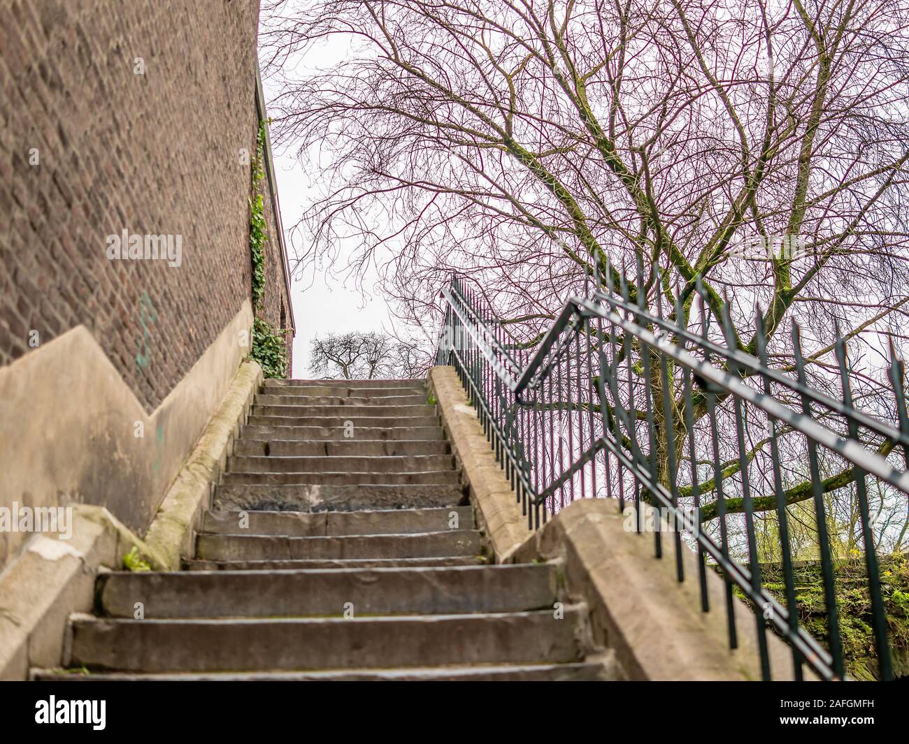 Scaling concrete hi-res stock photography and images - Alamy