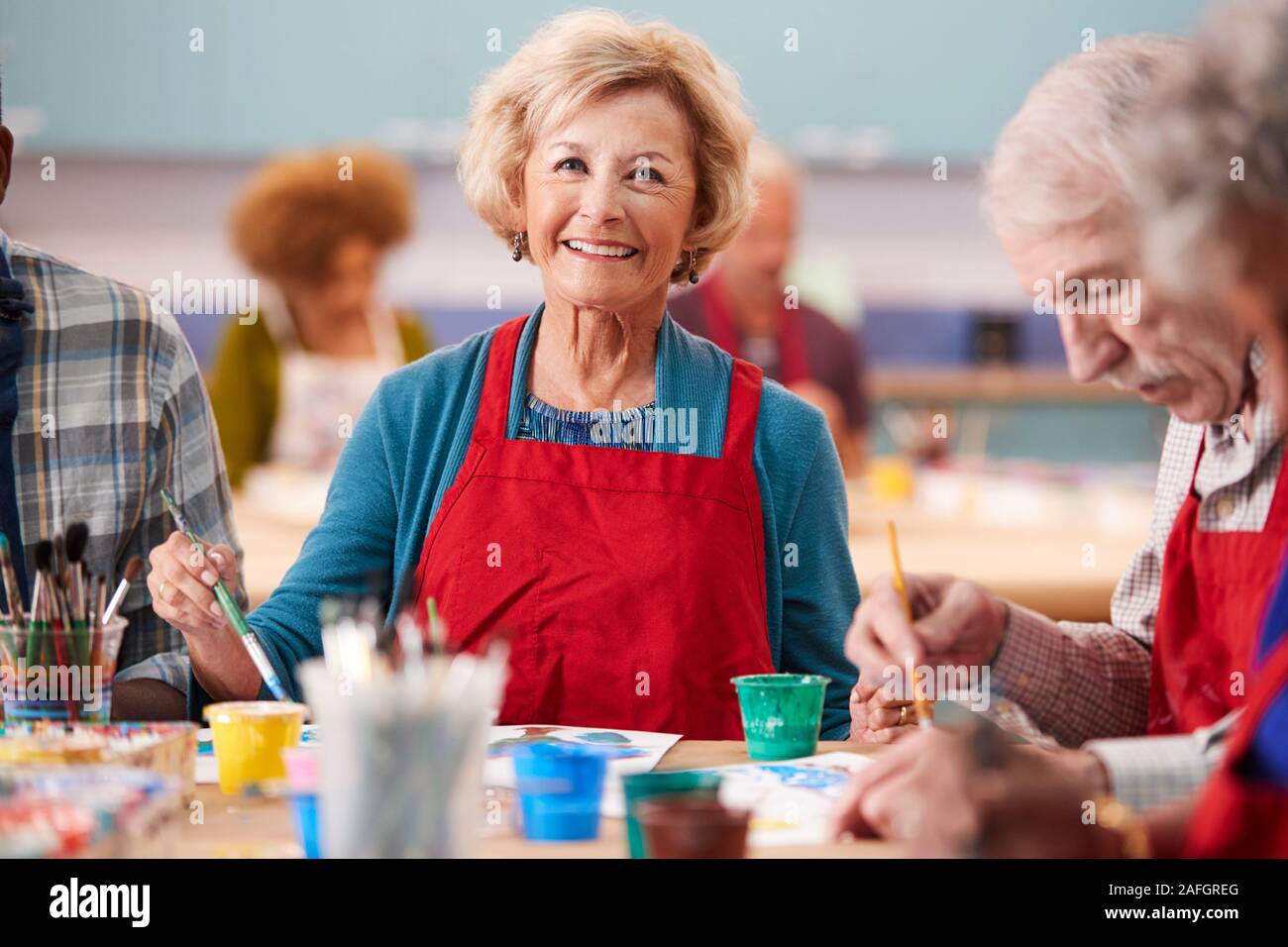 Seniors learning hi-res stock photography and images - Alamy