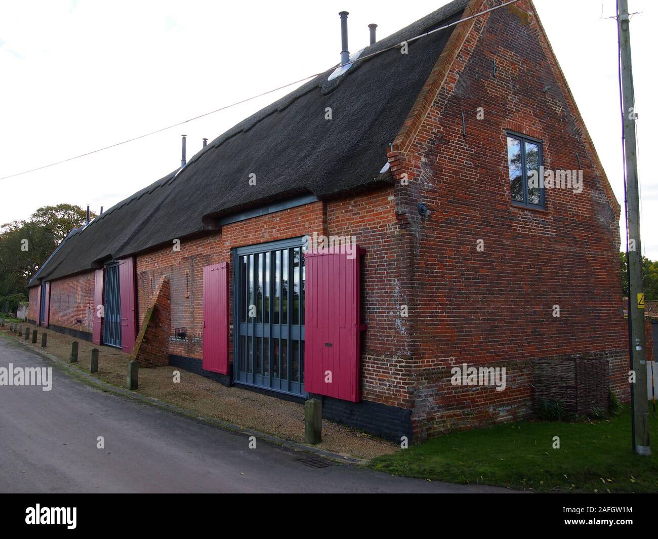 English barn hi-res stock photography and images - Alamy