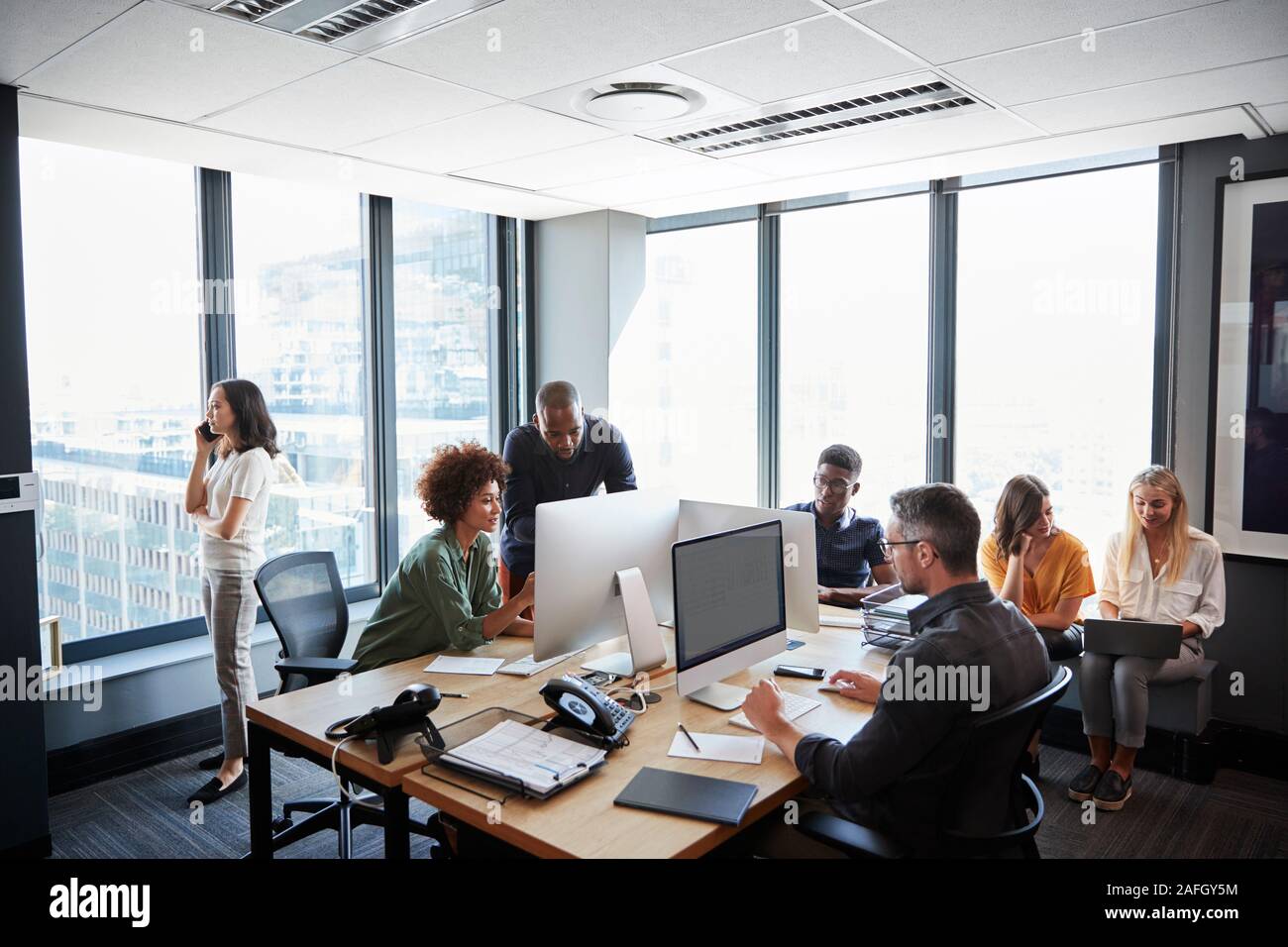 Business team working together hi-res stock photography and images - Alamy