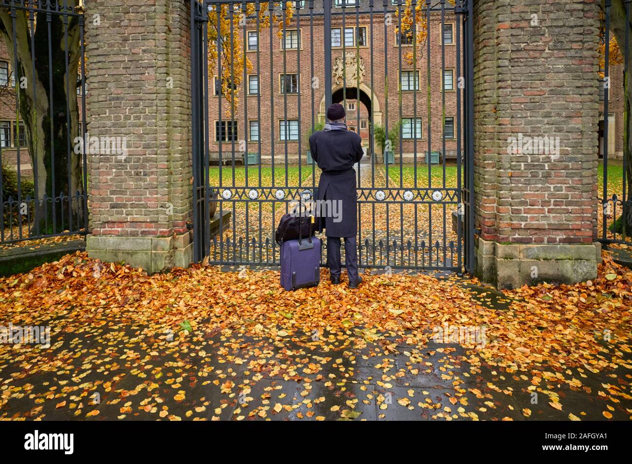 Locked gates hi-res stock photography and images - Alamy