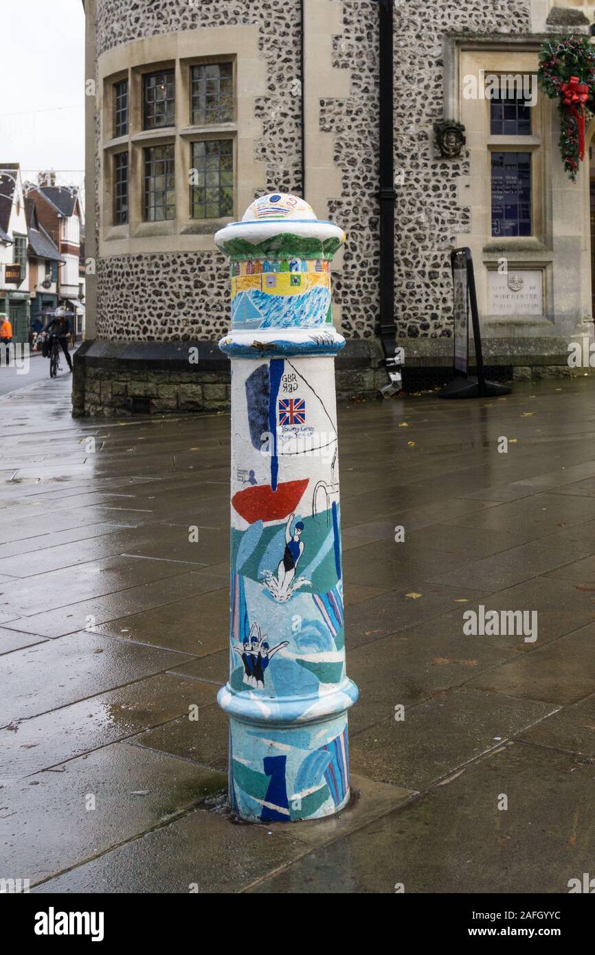 Painted bollard hi-res stock photography and images - Alamy