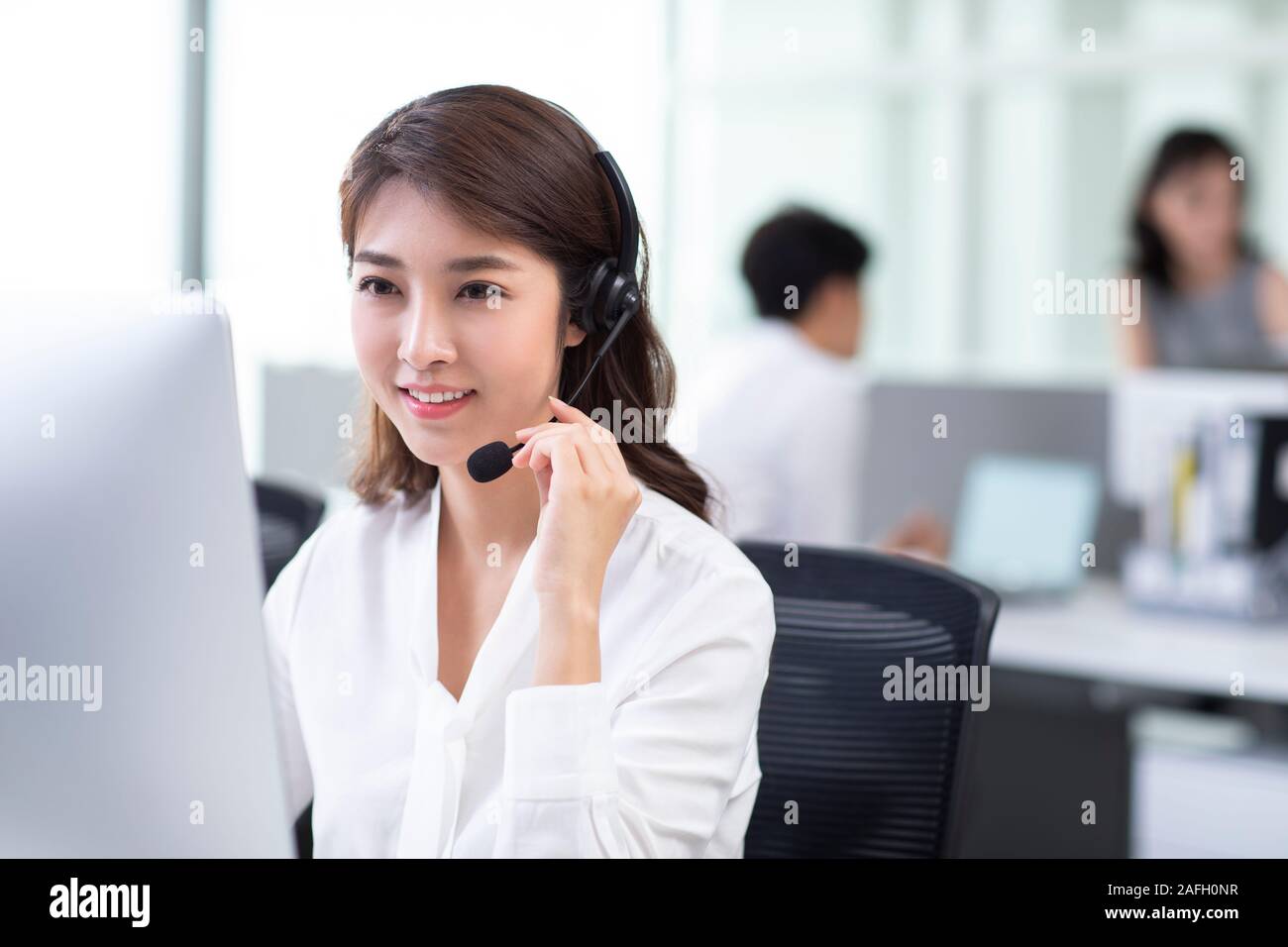 Customer service agents using hi-res stock photography and images - Alamy