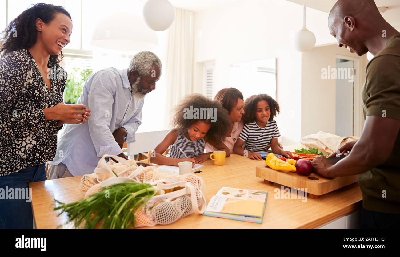 Grandparents grandchildren drawing hi-res stock photography and images ...