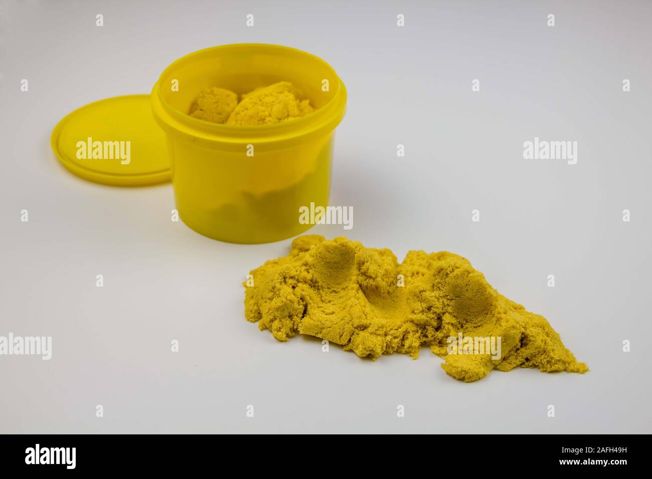 Kinetic sand hi-res stock photography and images - Alamy