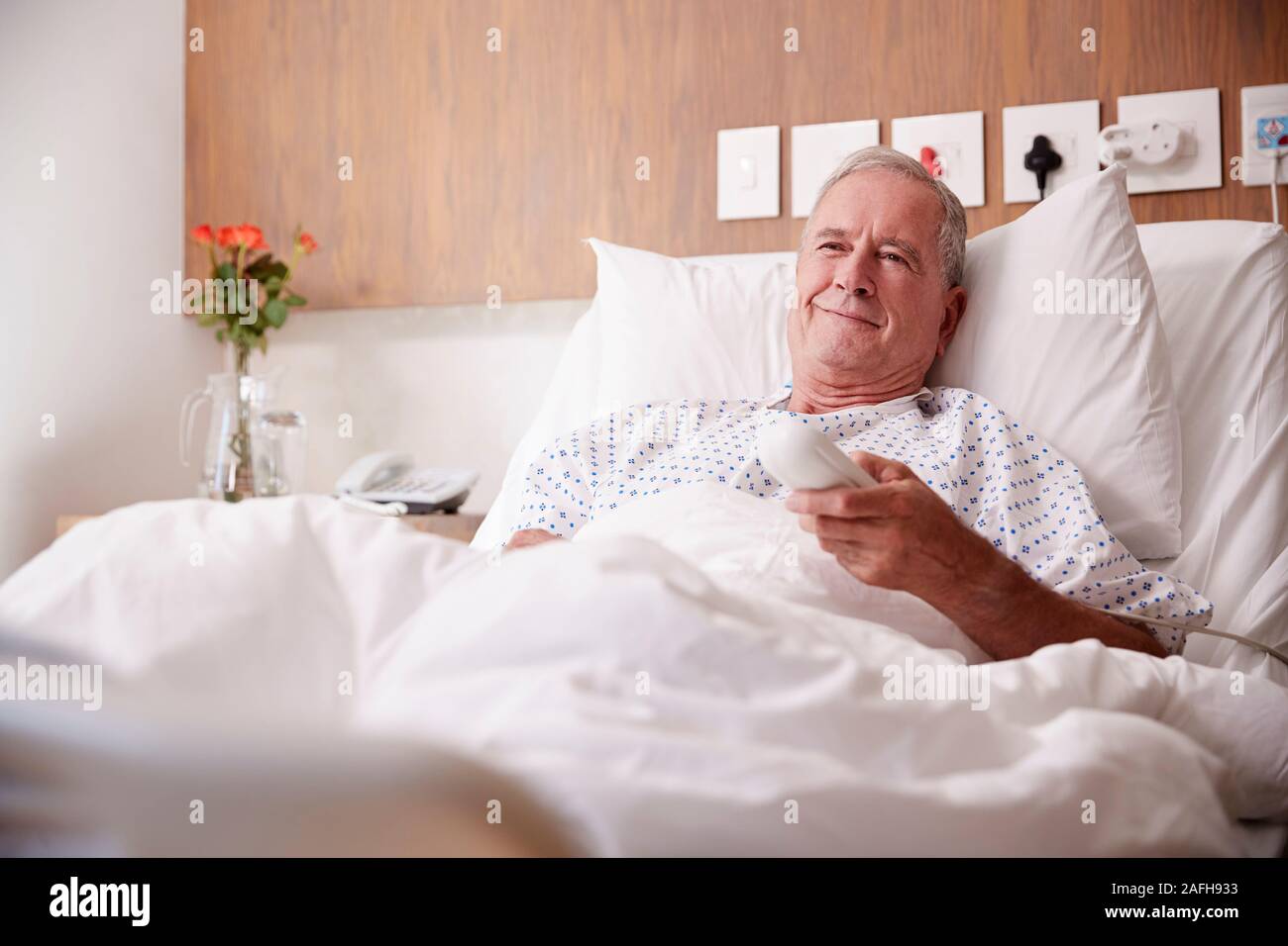 Hospital bed tv hi-res stock photography and images - Alamy