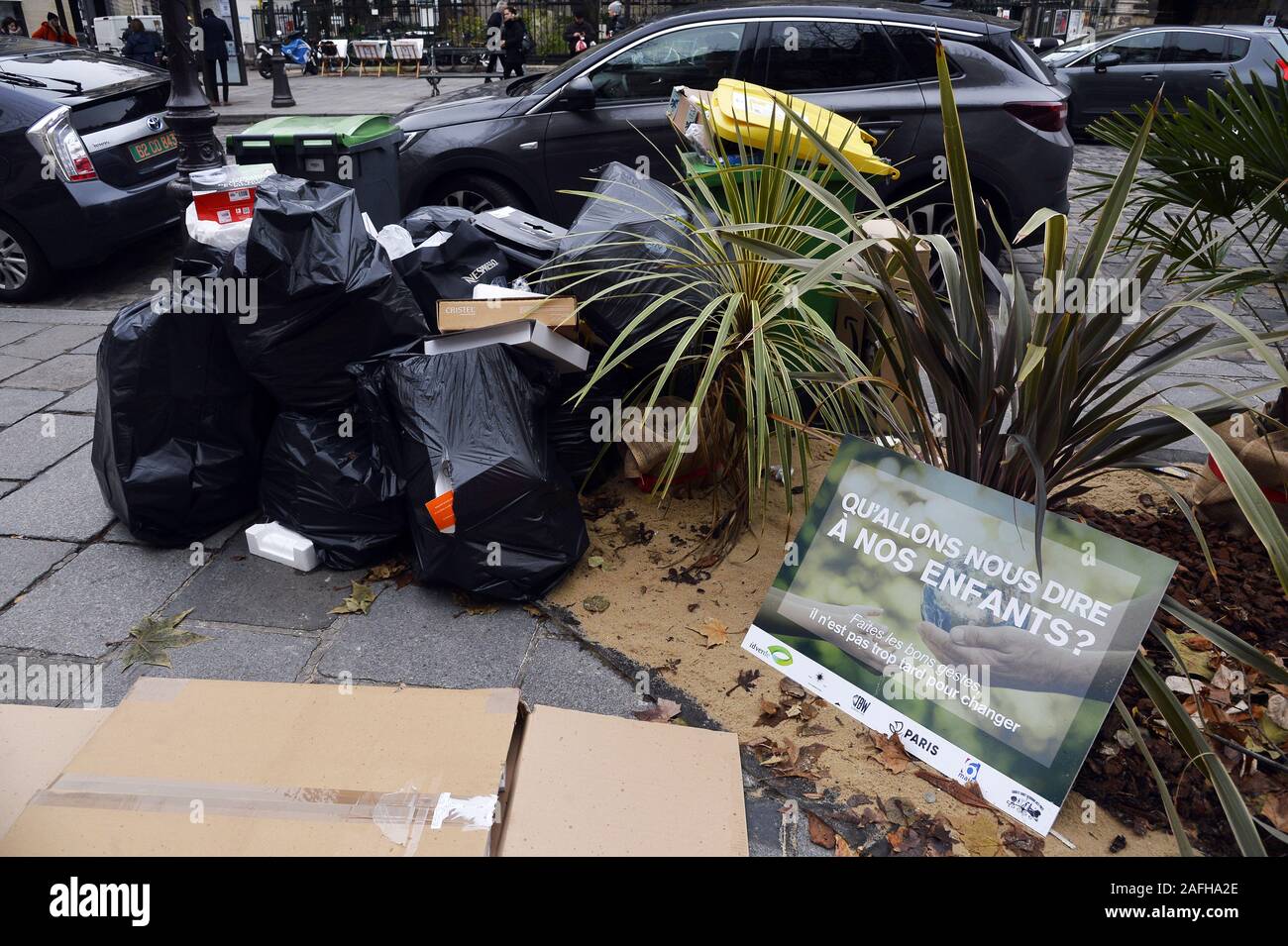 Waste on sidewalk - Paris - France Stock Photo - Alamy