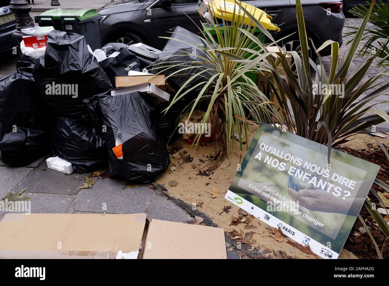 Waste on sidewalk - Paris - France Stock Photo - Alamy