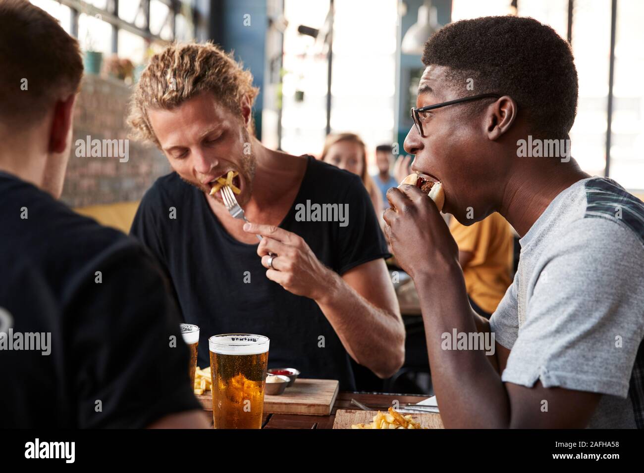 Man chatting in restaurant hi-res stock photography and images - Alamy