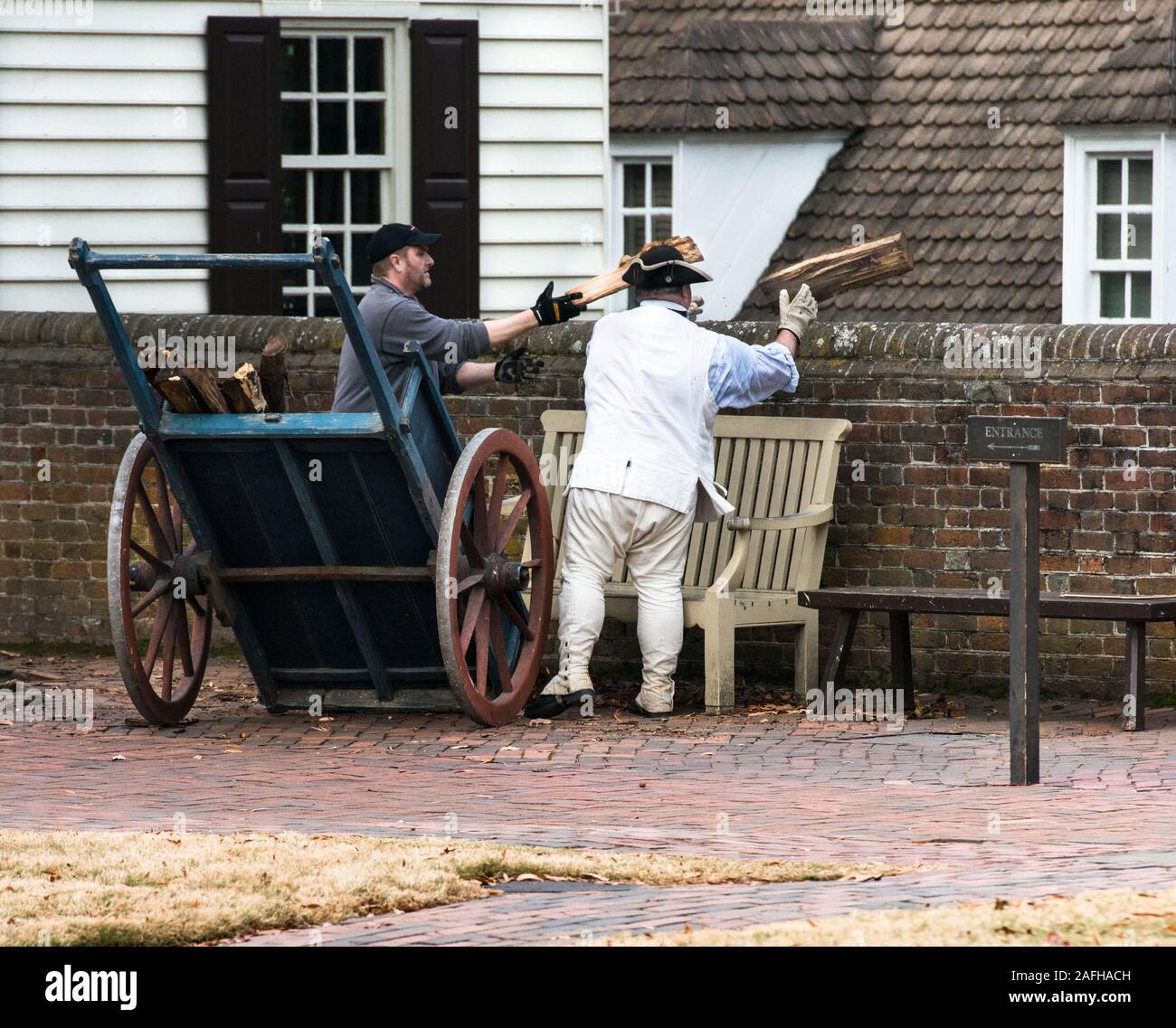 Male costumed interpreter and modern helper in Colonial Williamsburg ...