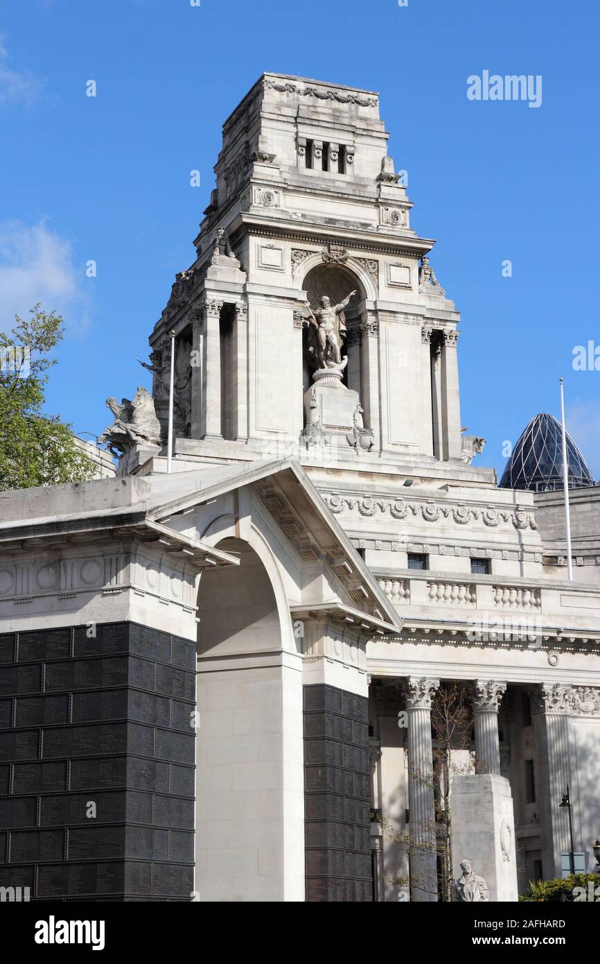 Trinity house monument hi-res stock photography and images - Alamy