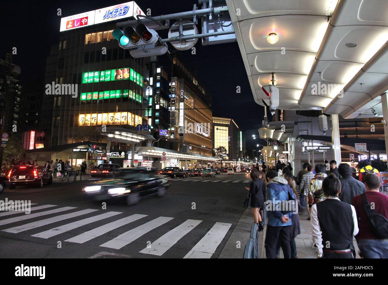 Shijo street hi-res stock photography and images - Alamy