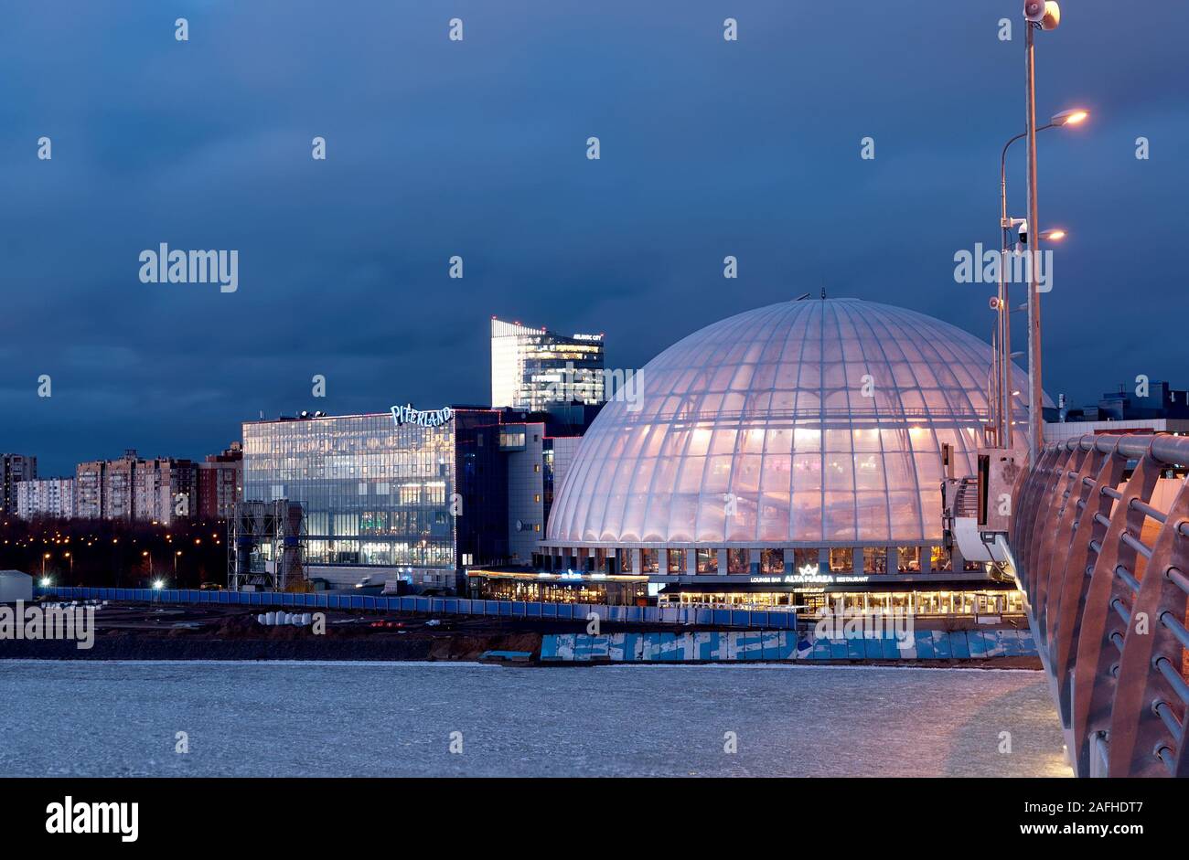 Night view architecture complex outdoors hi-res stock photography and ...