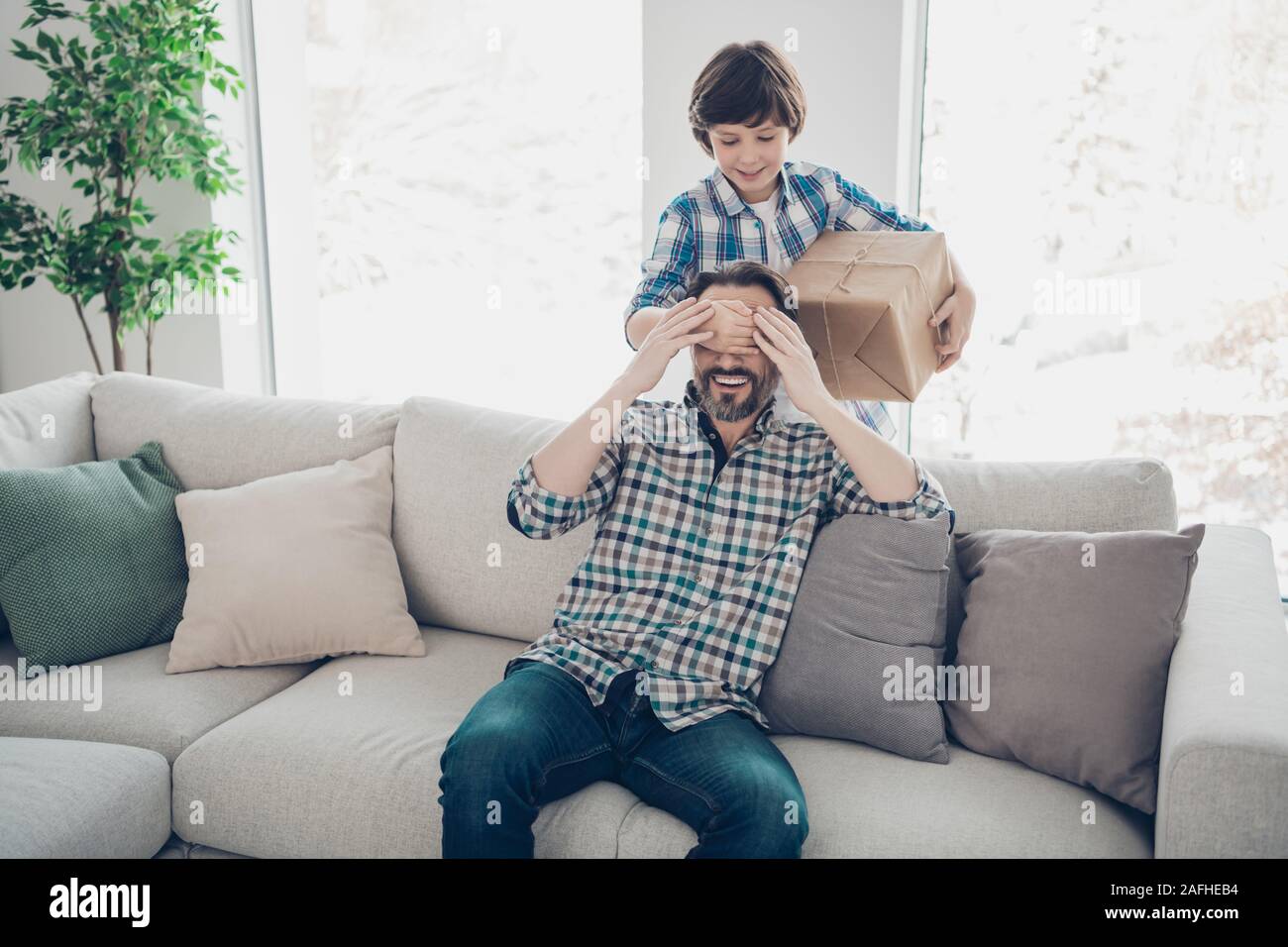 Hiding daddy hi-res stock photography and images - Alamy