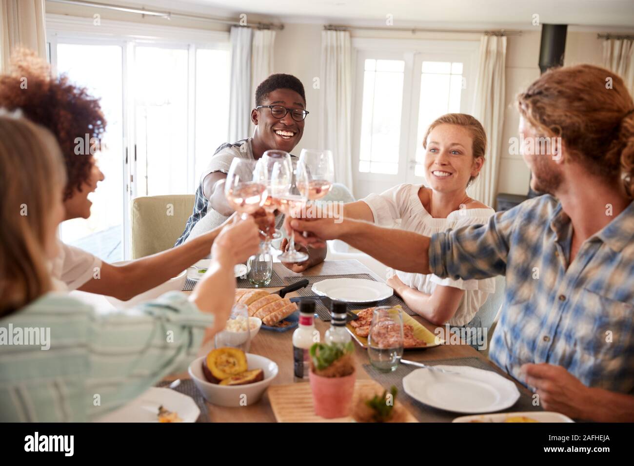 Men millennial hi-res stock photography and images - Alamy