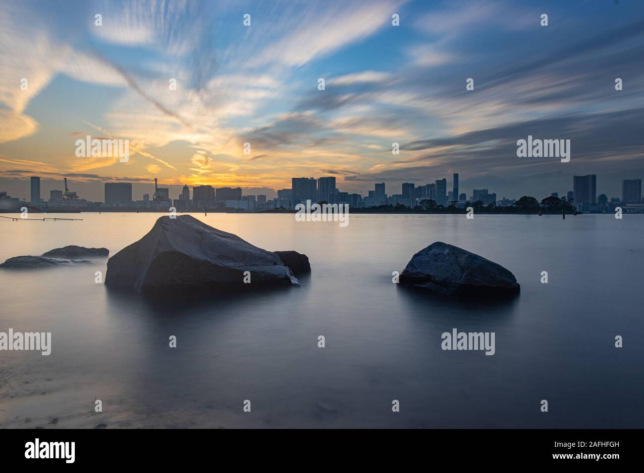 Sunset sky over tokyo hi-res stock photography and images - Alamy