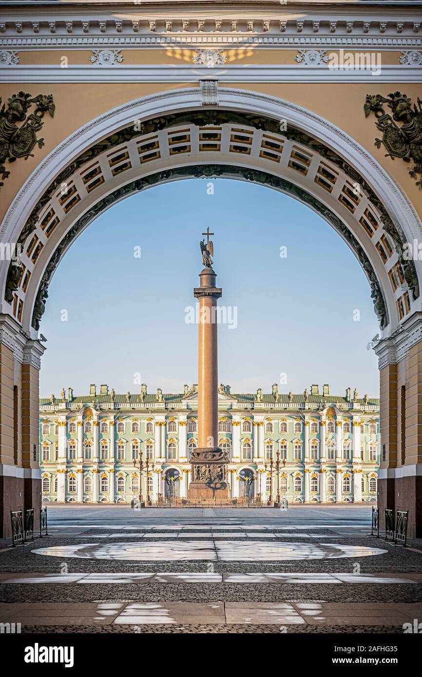 Alexander Column in front of the Hermitage in St. Petersburg, Russia ...