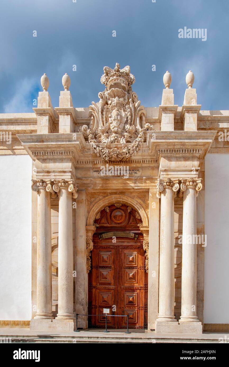 University entrance doors hi-res stock photography and images - Alamy