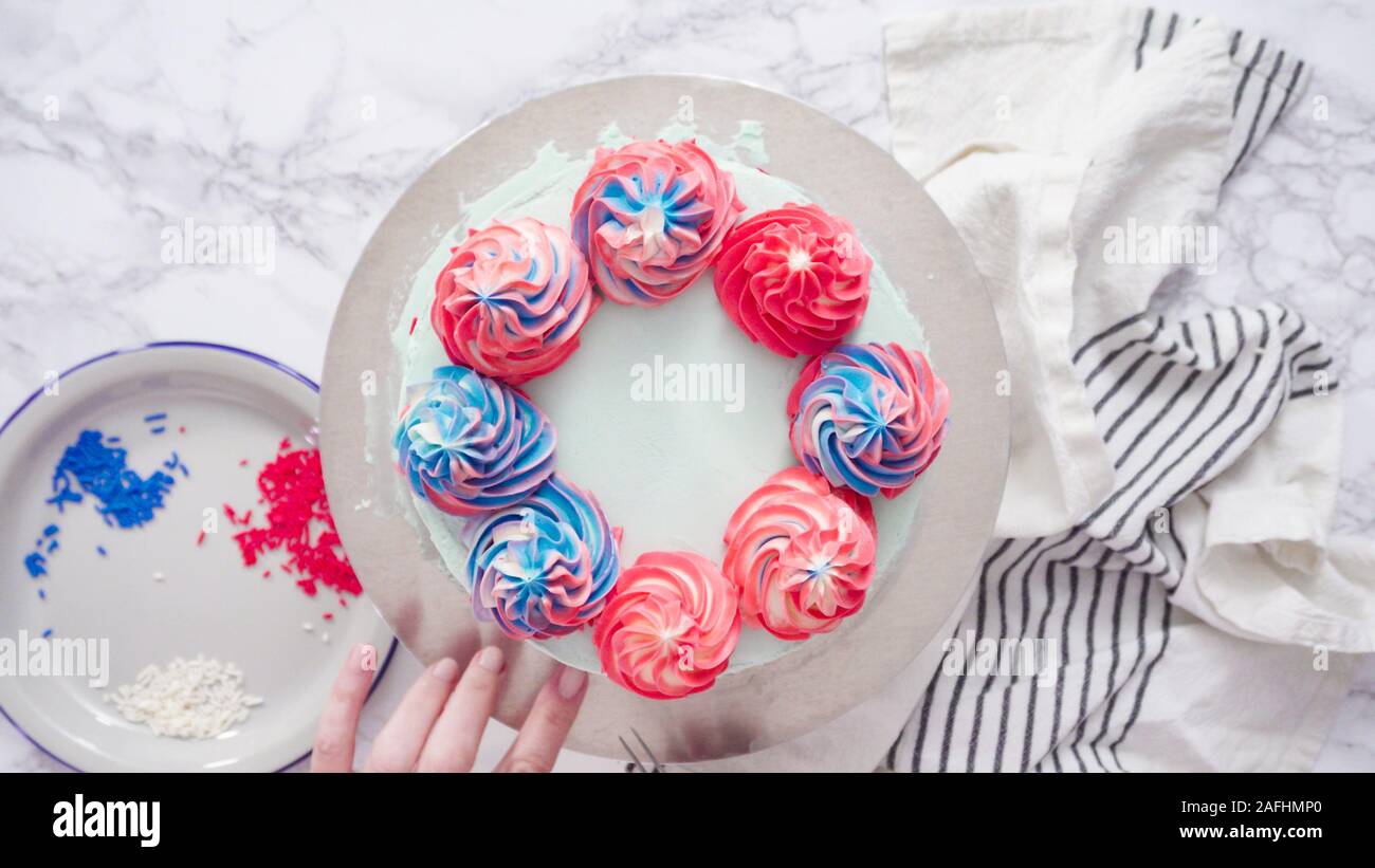 Piping buttercream rosettes on hi-res stock photography and images - Alamy