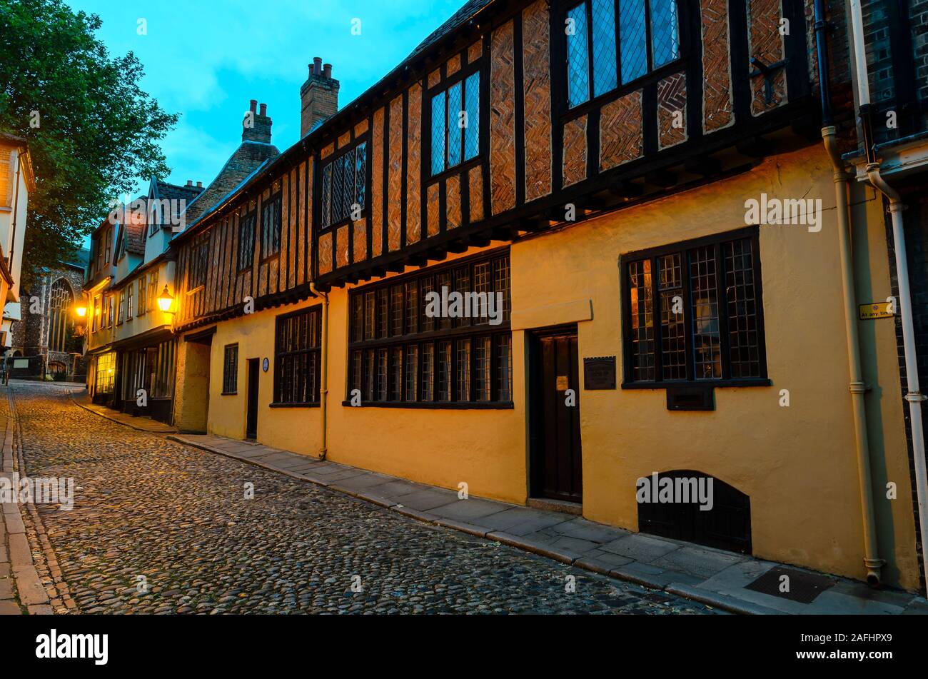 Norwich elm hill historic building england street norfolk cobbles hi ...