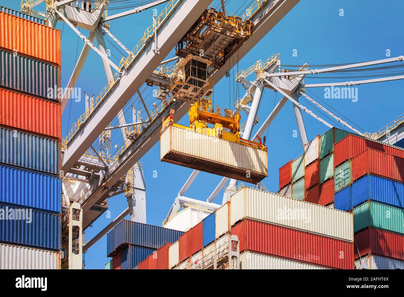 Close-up of how containers are being discharged from a large container ...