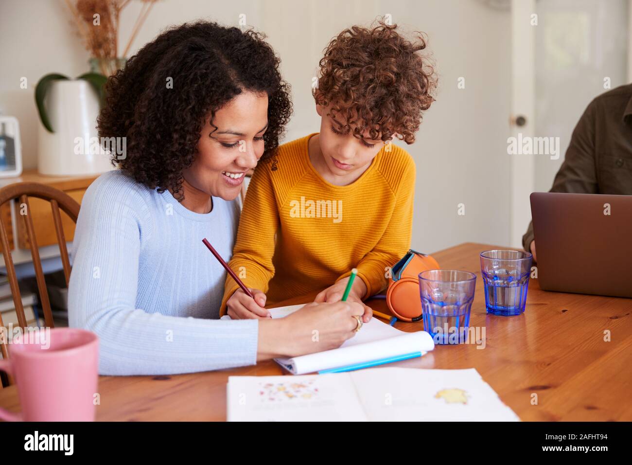 Family single mother children hi-res stock photography and images - Alamy