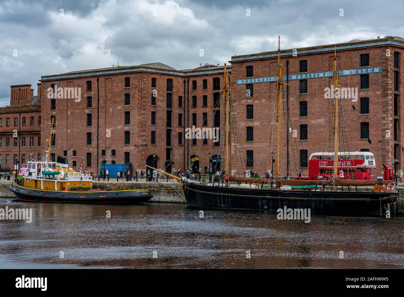 Famous liverpool buildings hi-res stock photography and images - Alamy
