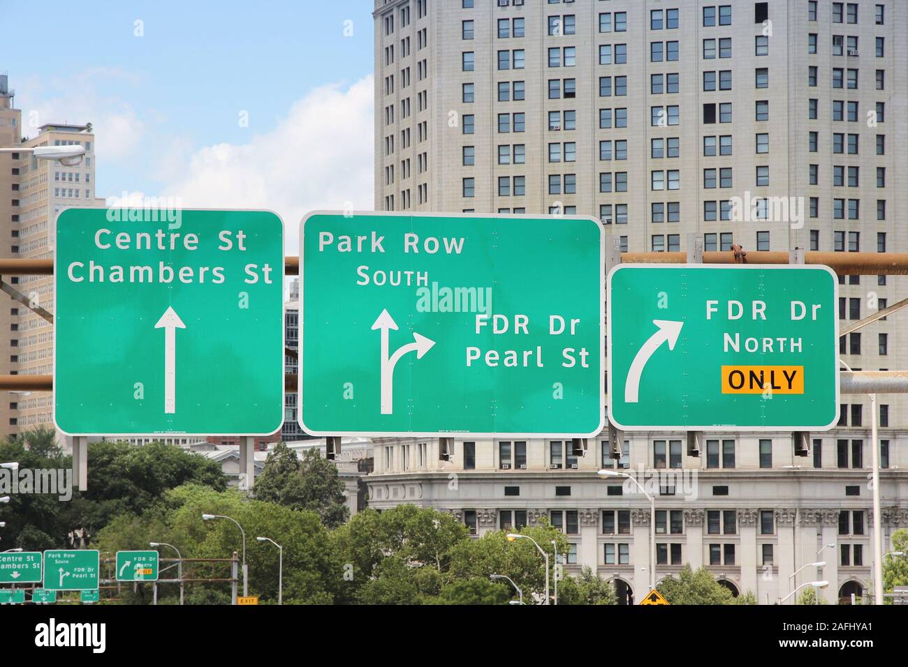 New York direction signs to Centre Street, Chambers Street and FDR ...