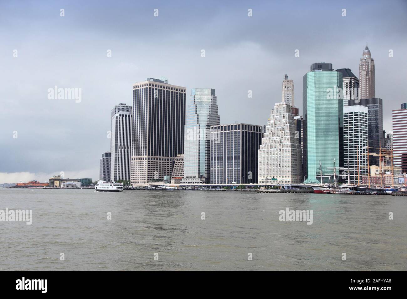 New York rain cloud cityscape - Manhattan skyline from Brooklyn Stock ...