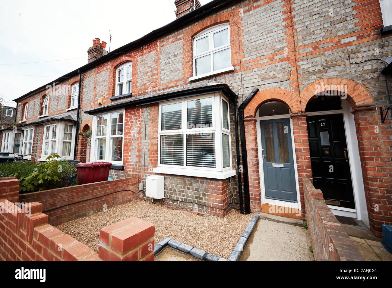 Victorian terraced house bay window hi-res stock photography and images ...