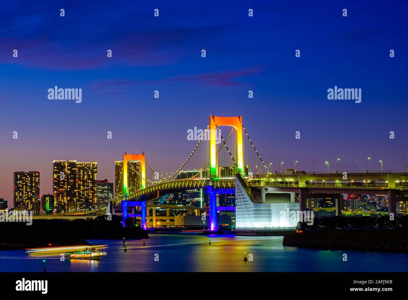 Illuminated tokyo bay bridge hi-res stock photography and images - Alamy