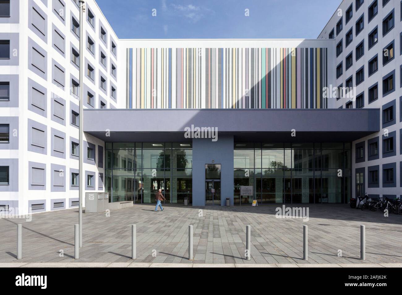 Offices with daylight windows hi-res stock photography and images - Alamy