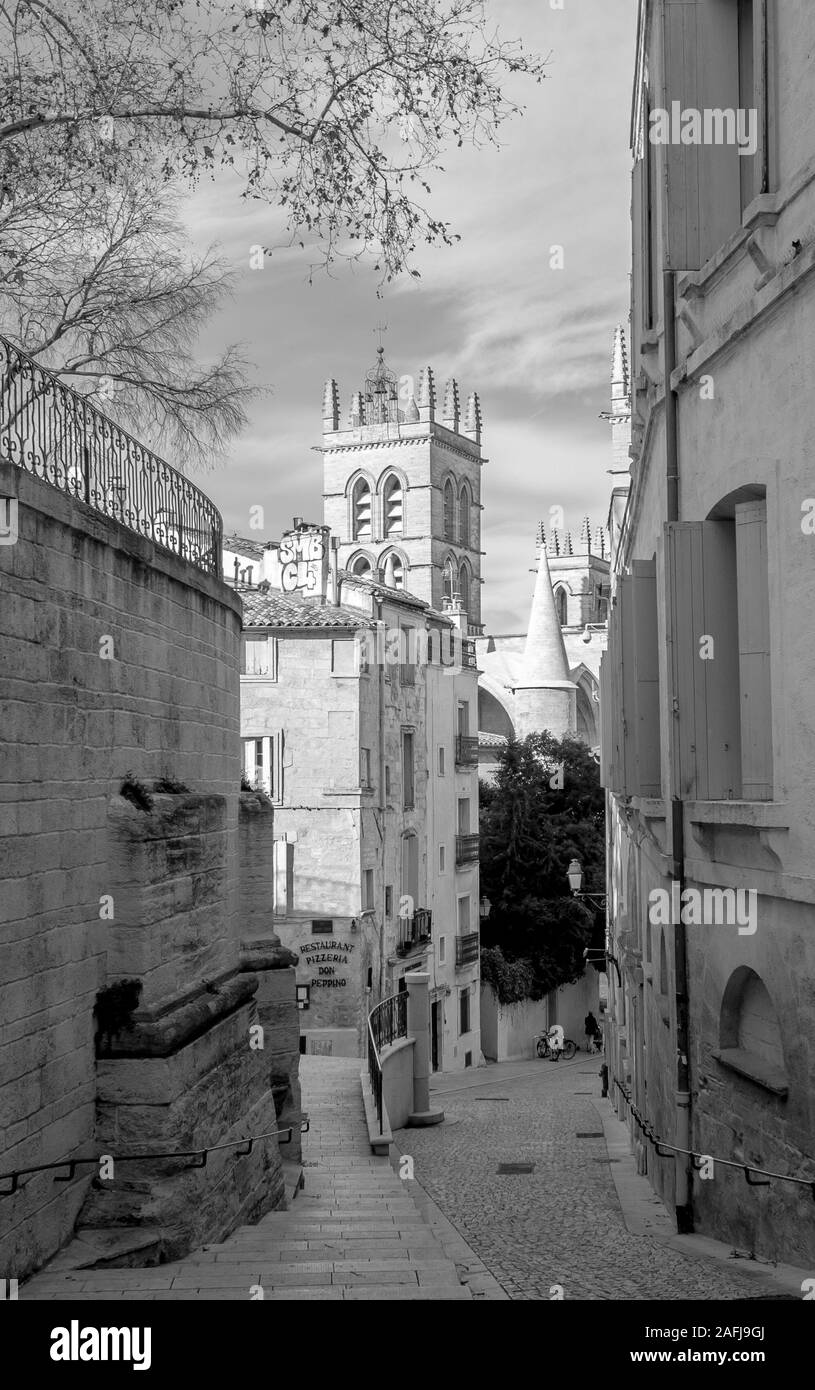 Sloping street hi-res stock photography and images - Alamy