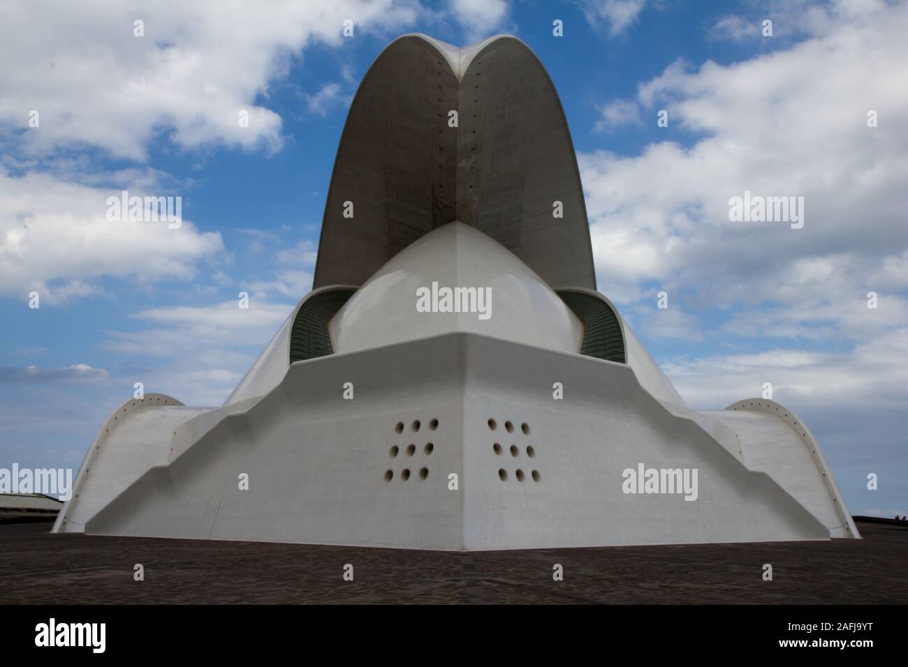 White round building hi-res stock photography and images - Alamy