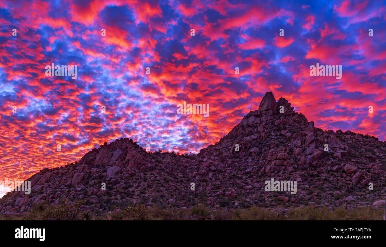 Colorful arizona sunset hi-res stock photography and images - Alamy