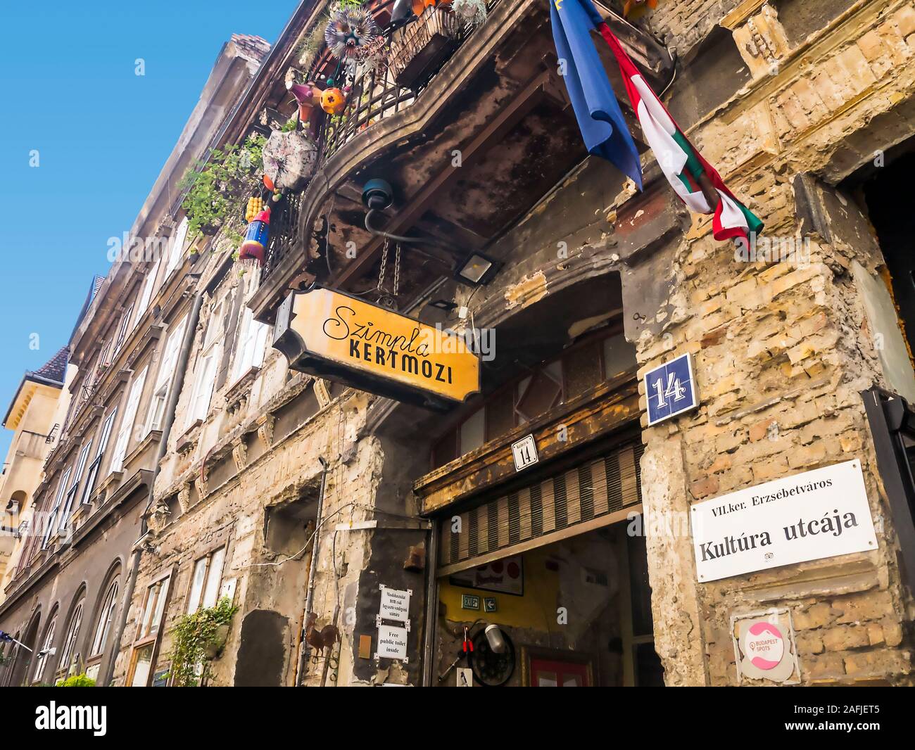 Ruin bars budapest hi-res stock photography and images - Alamy