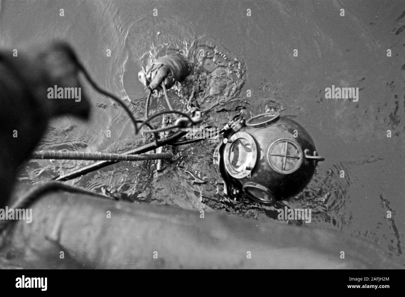 1950s diver hi-res stock photography and images - Alamy