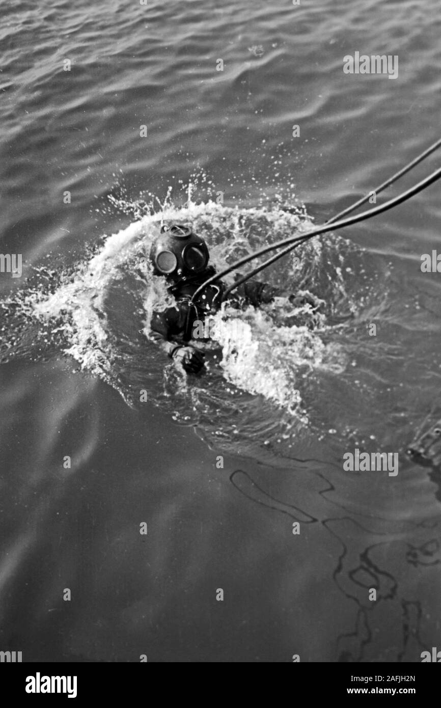 1950s diver hi-res stock photography and images - Alamy