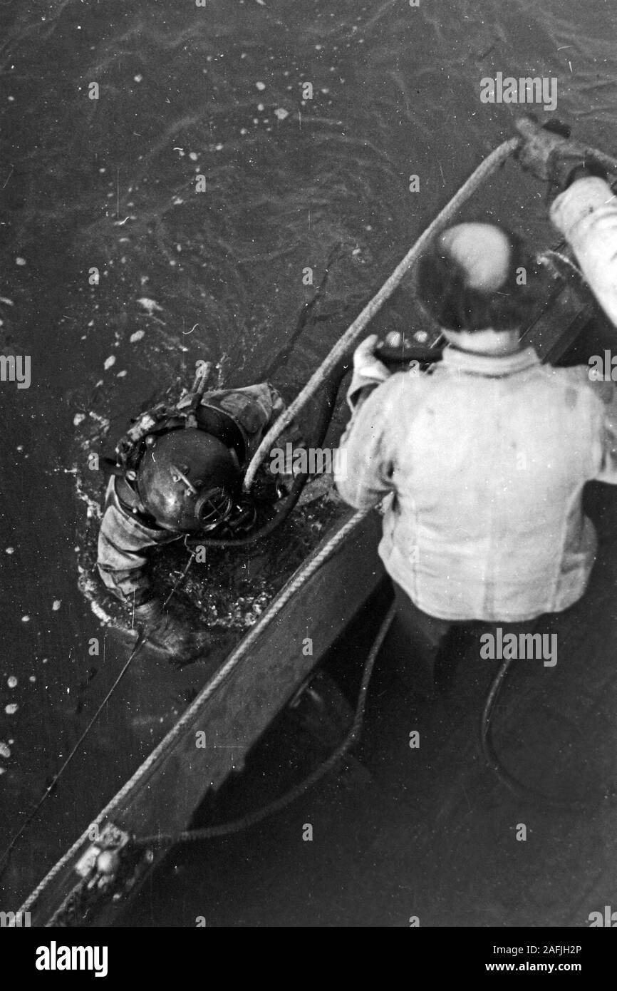 1950s diver hi-res stock photography and images - Alamy