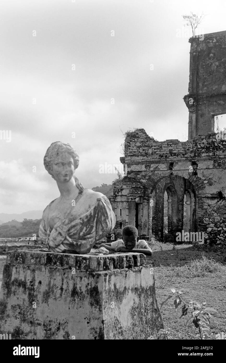 Bust pedestal Black and White Stock Photos & Images - Alamy